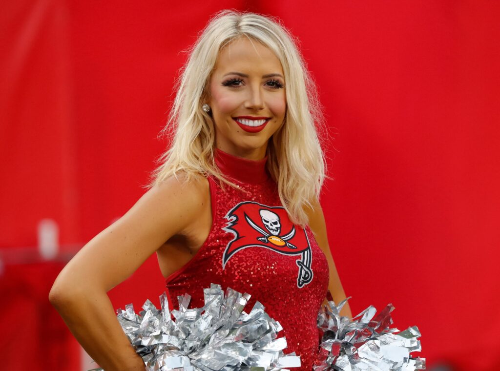 Top 22 Hottest NFL Cheerleaders | SportyTell